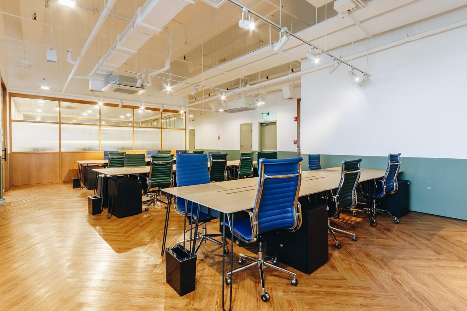 Fixed Desk - Common Ground