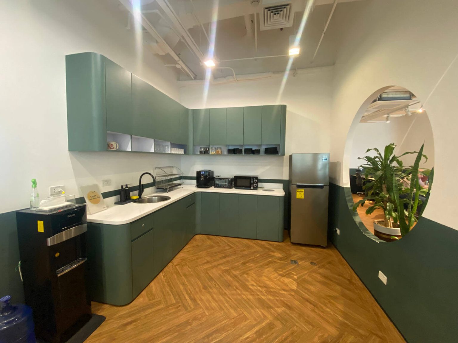 8 Rockwell - Common Ground